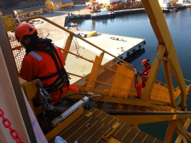 Odfjell's - Drilling Rig - DeepSea Atlantic Installing Stop Drop ...